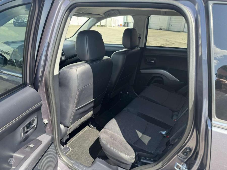 Grey Mitsubishi Outlander 2012 in Marijampole, with an engine capacity of 2.18 L and mileage of 319 thousand km for 4599 €, photo 15 on AUTOMOTO.COM.LV