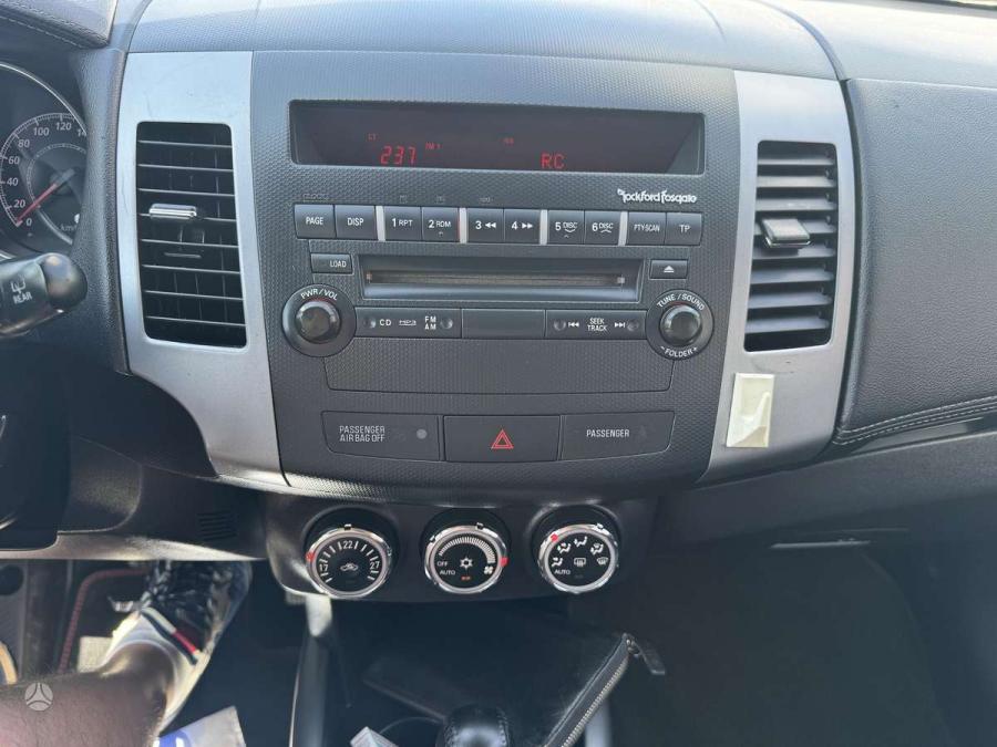 Grey Mitsubishi Outlander 2012 in Marijampole, with an engine capacity of 2.18 L and mileage of 319 thousand km for 4599 €, photo 20 on AUTOMOTO.COM.LV