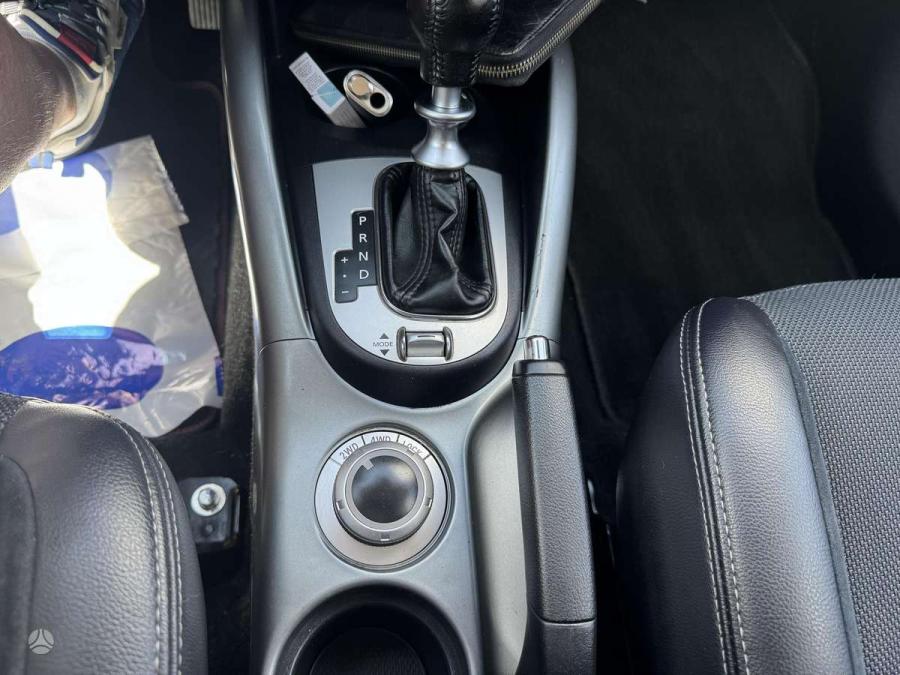 Grey Mitsubishi Outlander 2012 in Marijampole, with an engine capacity of 2.18 L and mileage of 319 thousand km for 4599 €, photo 23 on AUTOMOTO.COM.LV