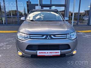 Pelēks Mitsubishi Outlander 2014 Liepāja, ar dzinēja tilpumu 2.00 L un nobraukumu 173 tūkst. km par 9400 €, foto 3 vietnē AUTOMOTO.COM.LV
