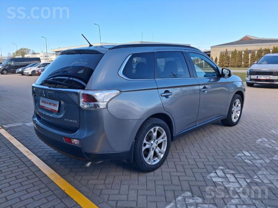 Pelēks Mitsubishi Outlander 2014 Liepāja, ar dzinēja tilpumu 2.00 L un nobraukumu 173 tūkst. km par 9400 €, foto 6 vietnē AUTOMOTO.COM.LV