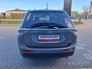 Pelēks Mitsubishi Outlander 2014 Liepāja, ar dzinēja tilpumu 2.00 L un nobraukumu 173 tūkst. km par 9400 €, foto 7 vietnē AUTOMOTO.COM.LV