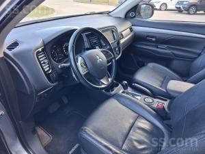 Pelēks Mitsubishi Outlander 2014 Liepāja, ar dzinēja tilpumu 2.00 L un nobraukumu 173 tūkst. km par 9400 €, foto 14 vietnē AUTOMOTO.COM.LV