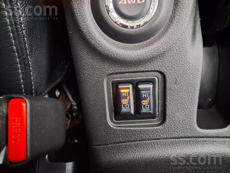 Pelēks Mitsubishi Outlander 2014 Liepāja, ar dzinēja tilpumu 2.00 L un nobraukumu 173 tūkst. km par 9400 €, foto 20 vietnē AUTOMOTO.COM.LV