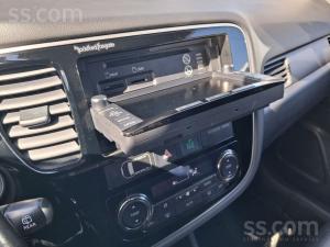 Pelēks Mitsubishi Outlander 2014 Liepāja, ar dzinēja tilpumu 2.00 L un nobraukumu 173 tūkst. km par 9400 €, foto 25 vietnē AUTOMOTO.COM.LV