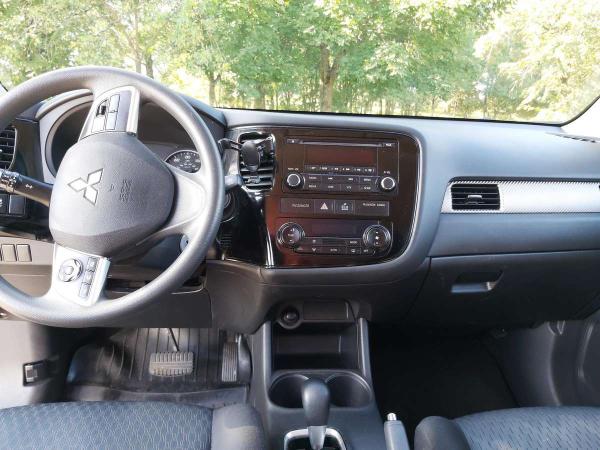 Grey Mitsubishi Outlander 2014 in Kaunas, with an engine capacity of 2.40 L and mileage of 147 thousand km for 6700 €, photo 3 on AUTOMOTO.COM.LV
