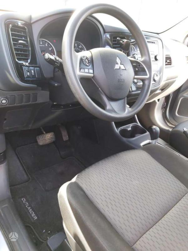 Grey Mitsubishi Outlander 2014 in Kaunas, with an engine capacity of 2.40 L and mileage of 147 thousand km for 6700 €, photo 5 on AUTOMOTO.COM.LV