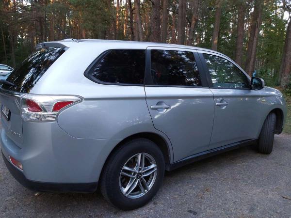 Grey Mitsubishi Outlander 2014 in Kaunas, with an engine capacity of 2.40 L and mileage of 147 thousand km for 6700 €, photo 10 on AUTOMOTO.COM.LV