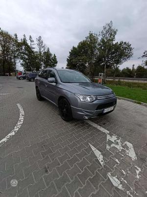 Grey Mitsubishi Outlander 2014 in Vilnius, with an engine capacity of 2.00 L and mileage of 205 thousand km for 8100 €, photo 3 on AUTOMOTO.COM.LV