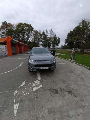 Grey Mitsubishi Outlander 2014 in Vilnius, with an engine capacity of 2.00 L and mileage of 205 thousand km for 8100 €, photo 7 on AUTOMOTO.COM.LV