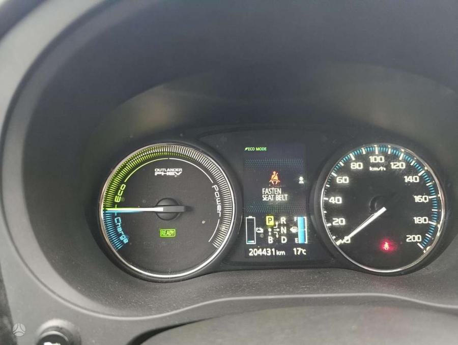 Grey Mitsubishi Outlander 2014 in Vilnius, with an engine capacity of 2.00 L and mileage of 205 thousand km for 8100 €, photo 10 on AUTOMOTO.COM.LV