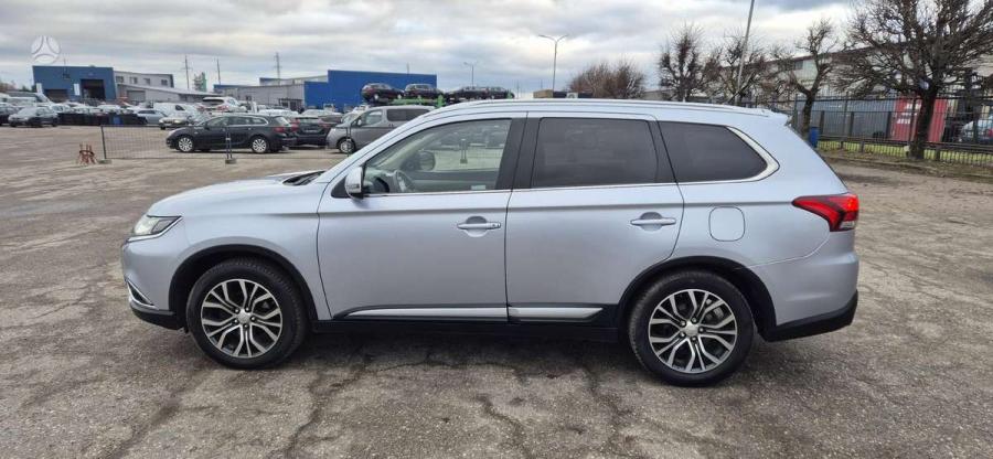 Grey Mitsubishi Outlander 2015 in Marijampole, with an engine capacity of 2.20 L and mileage of 266 thousand km for 8450 €, photo 8 on AUTOMOTO.COM.LV