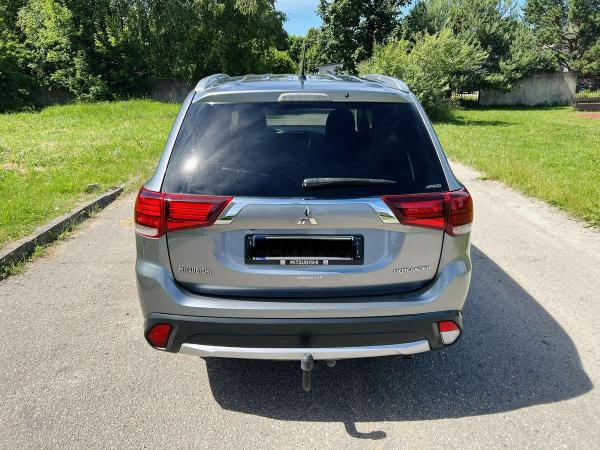 Pelēks Mitsubishi Outlander 2015 Radviliškis, ar dzinēja tilpumu 2.20 L un nobraukumu 265 tūkst. km par 8900 €, foto 4 vietnē AUTOMOTO.COM.LV