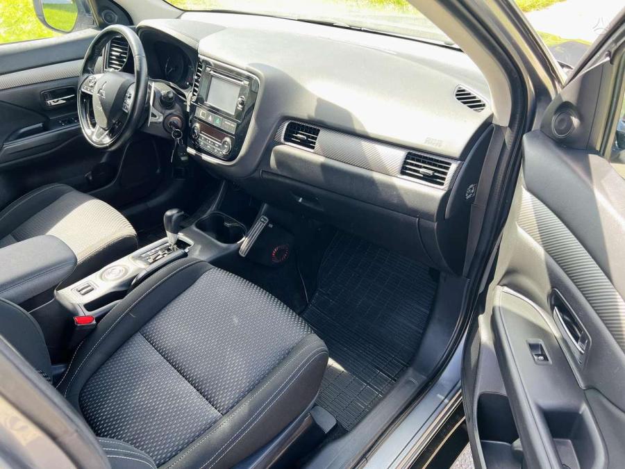 Pelēks Mitsubishi Outlander 2015 Radviliškis, ar dzinēja tilpumu 2.20 L un nobraukumu 265 tūkst. km par 8900 €, foto 14 vietnē AUTOMOTO.COM.LV