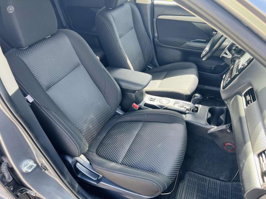 Pelēks Mitsubishi Outlander 2015 Radviliškis, ar dzinēja tilpumu 2.20 L un nobraukumu 265 tūkst. km par 8900 €, foto 15 vietnē AUTOMOTO.COM.LV