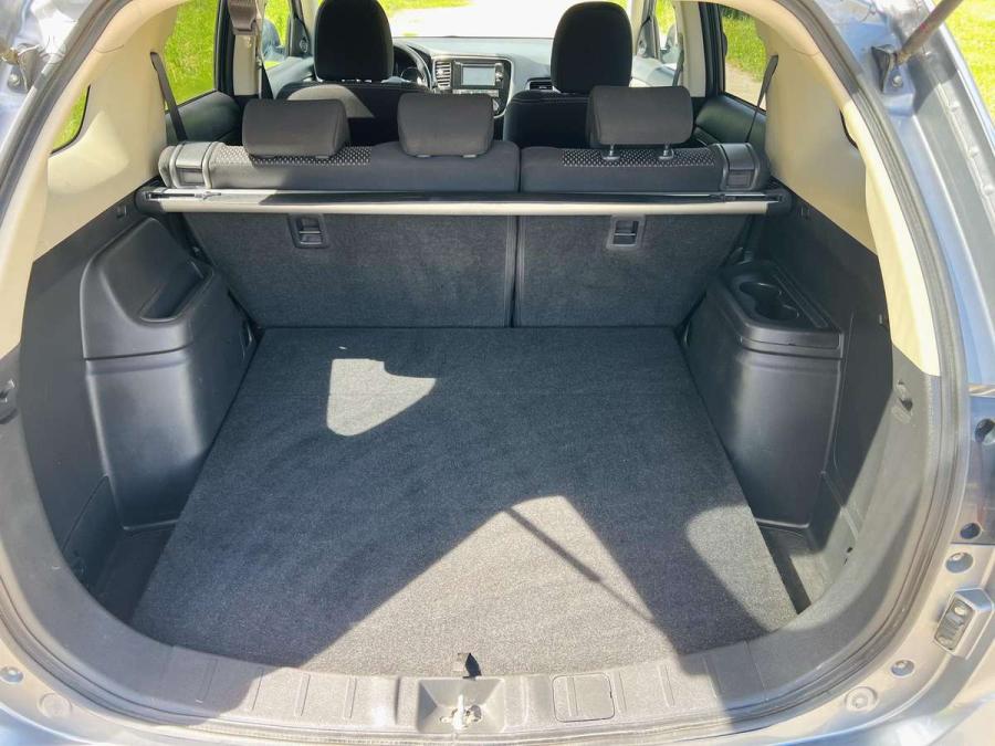 Pelēks Mitsubishi Outlander 2015 Radviliškis, ar dzinēja tilpumu 2.20 L un nobraukumu 265 tūkst. km par 8900 €, foto 17 vietnē AUTOMOTO.COM.LV