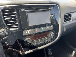 Pelēks Mitsubishi Outlander 2015 Radviliškis, ar dzinēja tilpumu 2.20 L un nobraukumu 265 tūkst. km par 8900 €, foto 23 vietnē AUTOMOTO.COM.LV