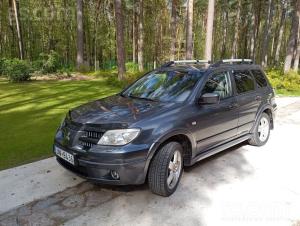 Pelēks Mitsubishi Outlander 2007 Jūrmala, ar dzinēja tilpumu 2.40 L un nobraukumu 277 tūkst. km par 1750 €, foto  vietnē AUTOMOTO.COM.LV