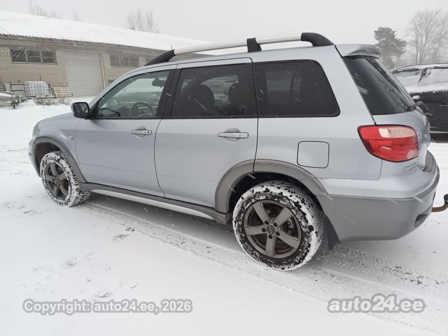 Grey Mitsubishi Outlander 2005 in Tallinn, with an engine capacity of 2.40 L and mileage of 148 thousand km for 4000 €, photo 2 on AUTOMOTO.COM.LV