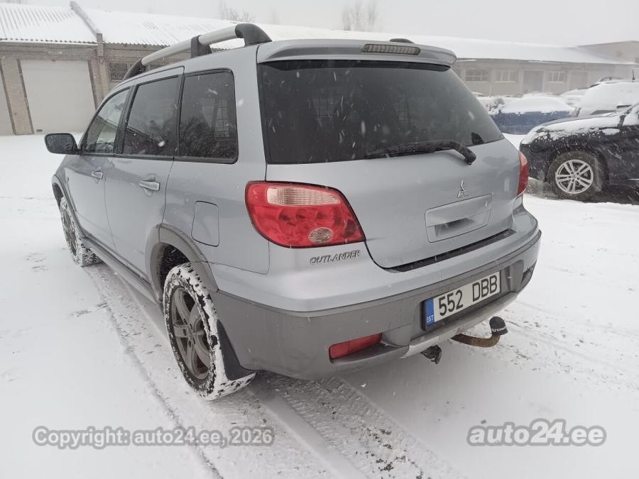 Grey Mitsubishi Outlander 2005 in Tallinn, with an engine capacity of 2.40 L and mileage of 148 thousand km for 4000 €, photo 3 on AUTOMOTO.COM.LV
