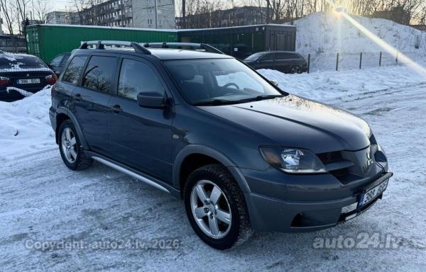 Pelēks Mitsubishi Outlander 2005 Tallina, ar dzinēja tilpumu 2.40 L un nobraukumu 245 tūkst. km par 2499 €, foto 2 vietnē AUTOMOTO.COM.LV