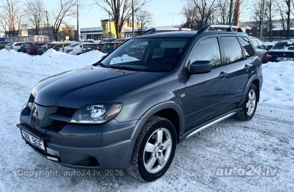 Pelēks Mitsubishi Outlander 2005 Tallina, ar dzinēja tilpumu 2.40 L un nobraukumu 245 tūkst. km par 2499 €, foto 4 vietnē AUTOMOTO.COM.LV