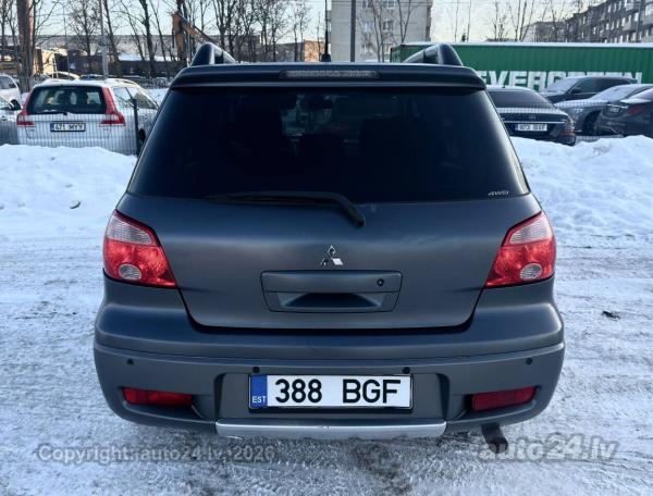 Pelēks Mitsubishi Outlander 2005 Tallina, ar dzinēja tilpumu 2.40 L un nobraukumu 245 tūkst. km par 2499 €, foto 6 vietnē AUTOMOTO.COM.LV
