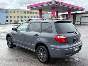 Pelēks Mitsubishi Outlander 2005 Rapla, ar dzinēja tilpumu 2.00 L un nobraukumu 240 tūkst. km par 1300 €, foto 4 vietnē AUTOMOTO.COM.LV