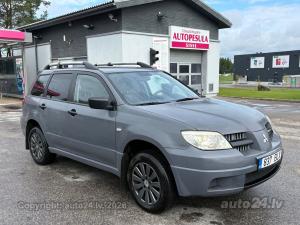 Pelēks Mitsubishi Outlander 2005 Rapla, ar dzinēja tilpumu 2.00 L un nobraukumu 240 tūkst. km par 1300 €, foto 5 vietnē AUTOMOTO.COM.LV