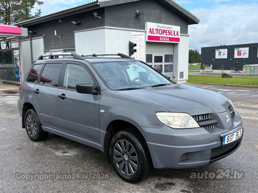 Pelēks Mitsubishi Outlander 2005 Rapla, ar dzinēja tilpumu 2.00 L un nobraukumu 240 tūkst. km par 1300 €, foto 5 vietnē AUTOMOTO.COM.LV