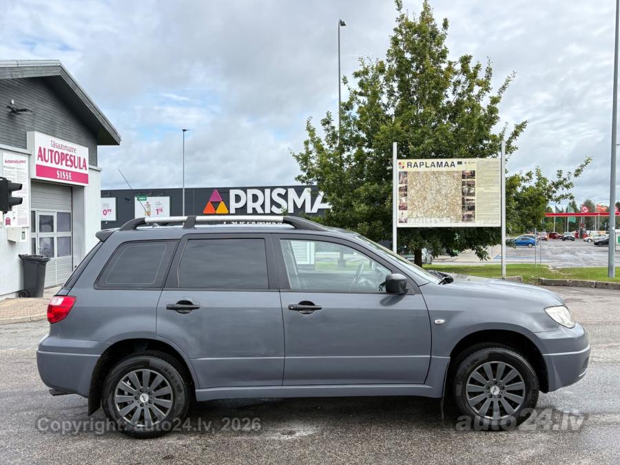 Pelēks Mitsubishi Outlander 2005 Rapla, ar dzinēja tilpumu 2.00 L un nobraukumu 240 tūkst. km par 1300 €, foto 6 vietnē AUTOMOTO.COM.LV