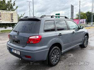 Pelēks Mitsubishi Outlander 2005 Rapla, ar dzinēja tilpumu 2.00 L un nobraukumu 240 tūkst. km par 1300 €, foto 7 vietnē AUTOMOTO.COM.LV