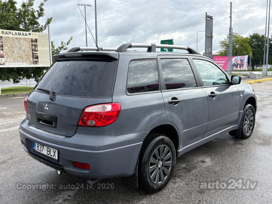 Pelēks Mitsubishi Outlander 2005 Rapla, ar dzinēja tilpumu 2.00 L un nobraukumu 240 tūkst. km par 1300 €, foto 7 vietnē AUTOMOTO.COM.LV