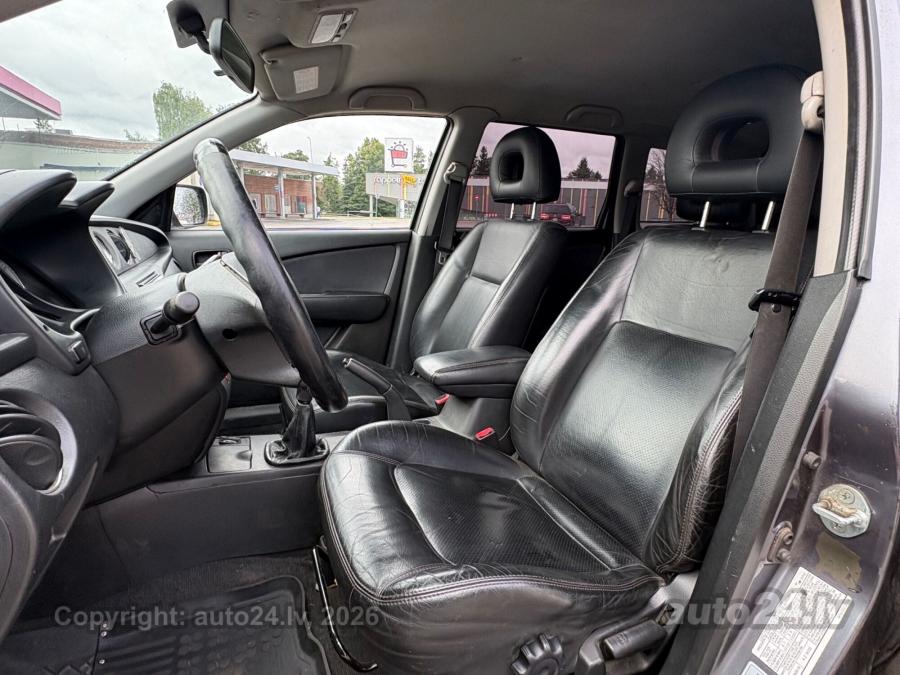 Pelēks Mitsubishi Outlander 2005 Rapla, ar dzinēja tilpumu 2.00 L un nobraukumu 240 tūkst. km par 1300 €, foto 10 vietnē AUTOMOTO.COM.LV