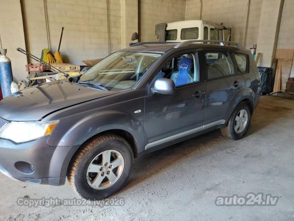 Grey Mitsubishi Outlander 2007 in Tallinn, with an engine capacity of 2.00 L and mileage of 414 thousand km for 3500 €, photo 3 on AUTOMOTO.COM.LV