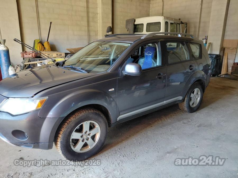 Grey Mitsubishi Outlander 2007 in Tallinn, with an engine capacity of 2.00 L and mileage of 414 thousand km for 3500 €, photo 4 on AUTOMOTO.COM.LV