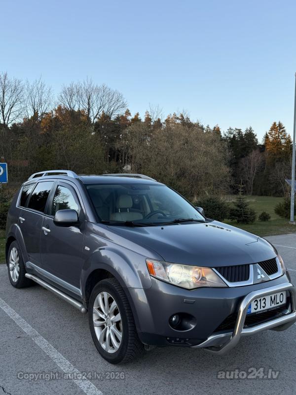 Pelēks Mitsubishi Outlander 2008 Tallina, ar dzinēja tilpumu 2.00 L un nobraukumu 238 tūkst. km par 3799 €, foto 1 vietnē AUTOMOTO.COM.LV
