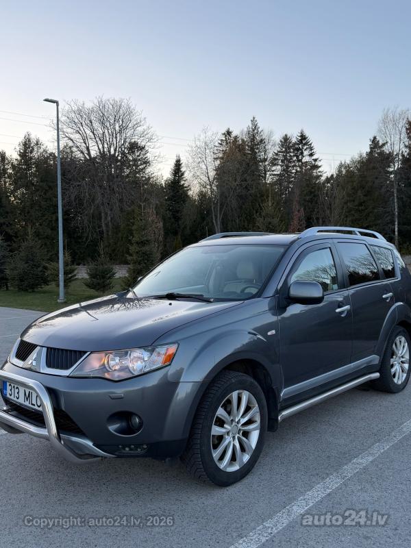 Pelēks Mitsubishi Outlander 2008 Tallina, ar dzinēja tilpumu 2.00 L un nobraukumu 238 tūkst. km par 3799 €, foto 2 vietnē AUTOMOTO.COM.LV