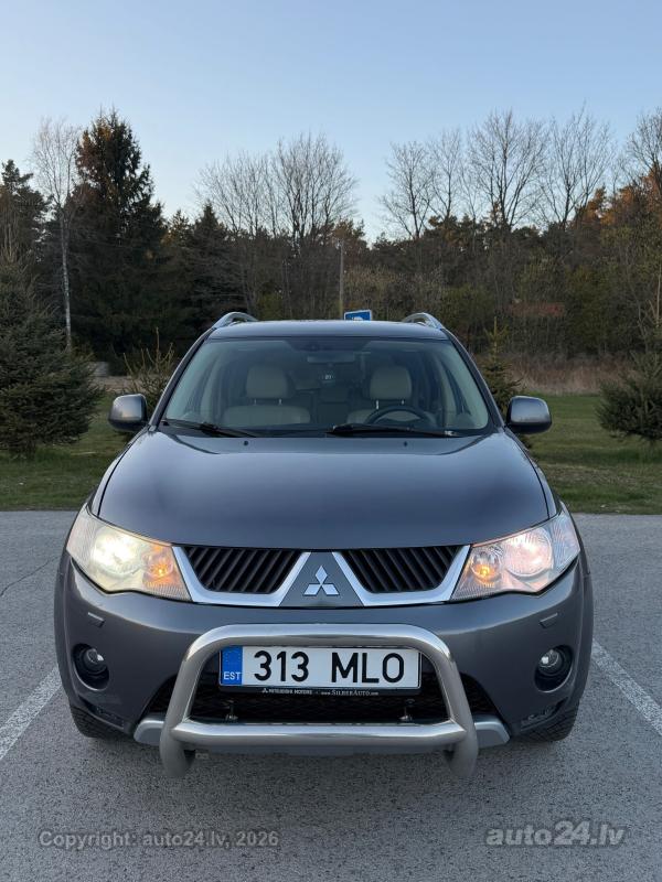 Pelēks Mitsubishi Outlander 2008 Tallina, ar dzinēja tilpumu 2.00 L un nobraukumu 238 tūkst. km par 3799 €, foto 3 vietnē AUTOMOTO.COM.LV