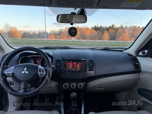 Pelēks Mitsubishi Outlander 2008 Tallina, ar dzinēja tilpumu 2.00 L un nobraukumu 238 tūkst. km par 3799 €, foto 8 vietnē AUTOMOTO.COM.LV