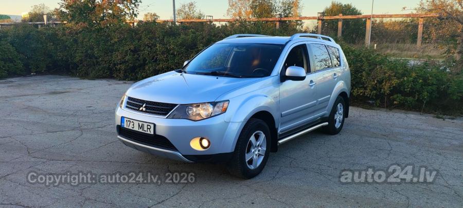 Pelēks Mitsubishi Outlander 2008 Tallina, ar dzinēja tilpumu 2.40 L un nobraukumu 0 tūkst. km par 2600 €, foto 1 vietnē AUTOMOTO.COM.LV