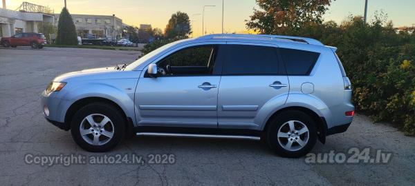 Mitsubishi Outlander 2008 in Tallinn on AUTOMOTO.COM.LV Grey Mitsubishi Outlander 2008 in Tallinn, with an engine capacity of 2.40 L and mileage of 0 thousand km for 2600 €, photo 3 on AUTOMOTO.COM.LV