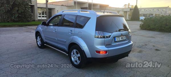 Mitsubishi Outlander 2008 in Tallinn on AUTOMOTO.COM.LV Grey Mitsubishi Outlander 2008 in Tallinn, with an engine capacity of 2.40 L and mileage of 0 thousand km for 2600 €, photo 4 on AUTOMOTO.COM.LV