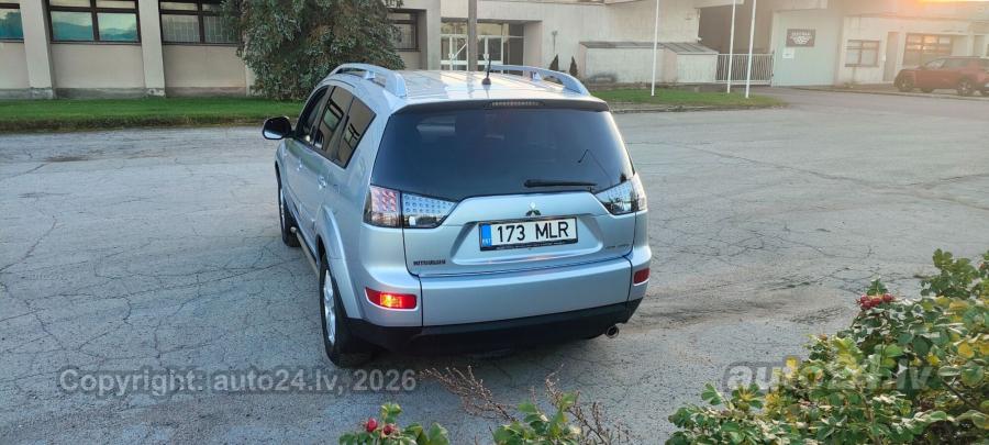 Pelēks Mitsubishi Outlander 2008 Tallina, ar dzinēja tilpumu 2.40 L un nobraukumu 0 tūkst. km par 2600 €, foto 5 vietnē AUTOMOTO.COM.LV