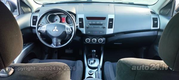 Mitsubishi Outlander 2008 in Tallinn on AUTOMOTO.COM.LV Grey Mitsubishi Outlander 2008 in Tallinn, with an engine capacity of 2.40 L and mileage of 0 thousand km for 2600 €, photo 11 on AUTOMOTO.COM.LV