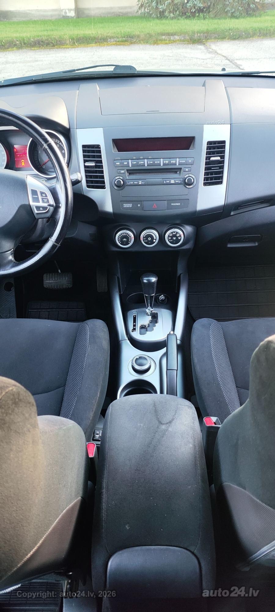 Pelēks Mitsubishi Outlander 2008 Tallina, ar dzinēja tilpumu 2.40 L un nobraukumu 0 tūkst. km par 2600 €, foto 12 vietnē AUTOMOTO.COM.LV