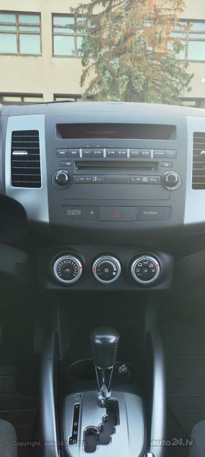 Pelēks Mitsubishi Outlander 2008 Tallina, ar dzinēja tilpumu 2.40 L un nobraukumu 0 tūkst. km par 2600 €, foto 13 vietnē AUTOMOTO.COM.LV