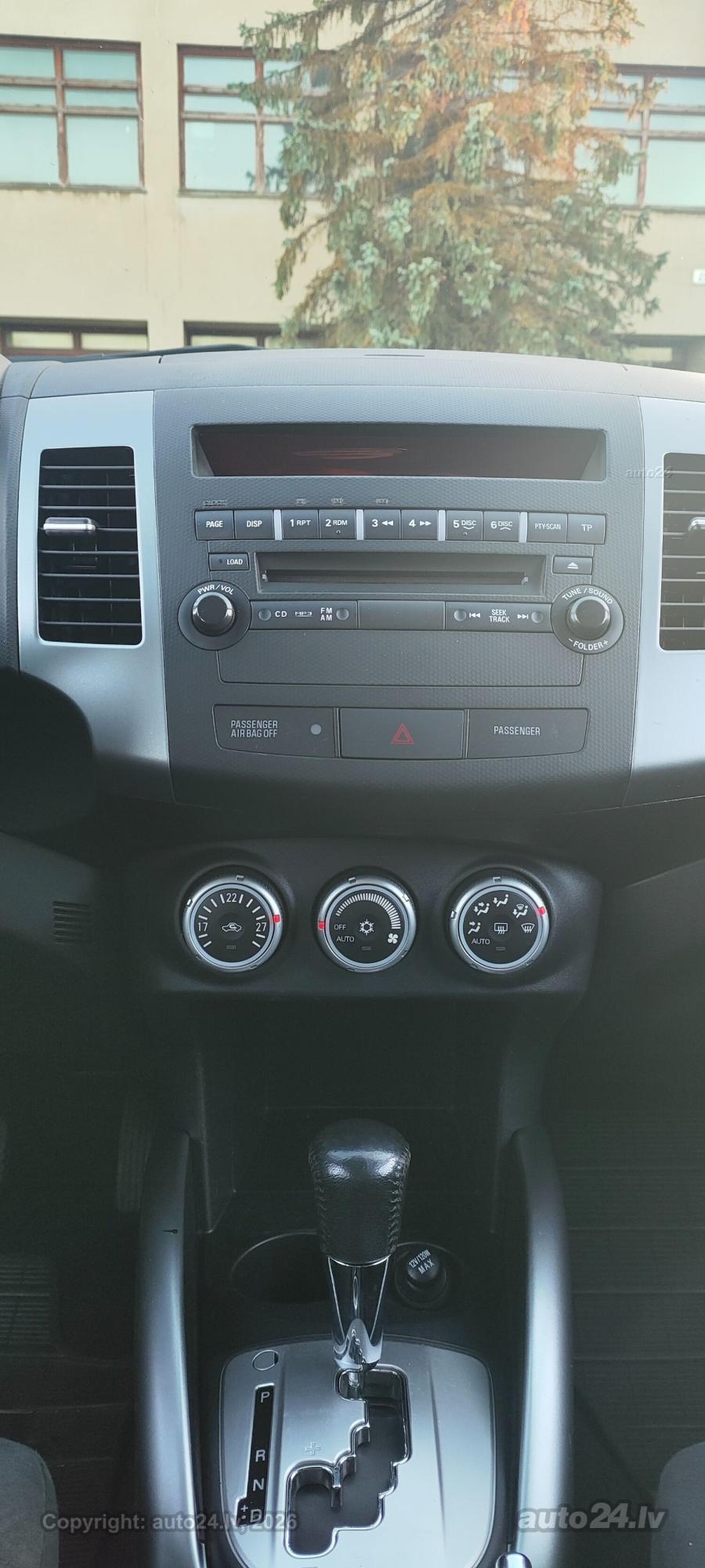 Pelēks Mitsubishi Outlander 2008 Tallina, ar dzinēja tilpumu 2.40 L un nobraukumu 0 tūkst. km par 2600 €, foto 13 vietnē AUTOMOTO.COM.LV