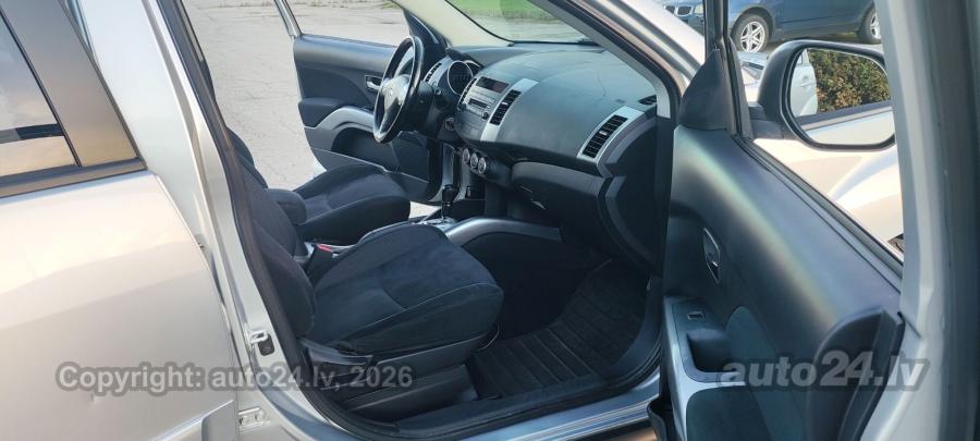 Pelēks Mitsubishi Outlander 2008 Tallina, ar dzinēja tilpumu 2.40 L un nobraukumu 0 tūkst. km par 2600 €, foto 15 vietnē AUTOMOTO.COM.LV