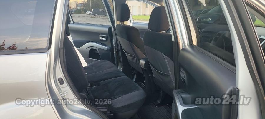 Pelēks Mitsubishi Outlander 2008 Tallina, ar dzinēja tilpumu 2.40 L un nobraukumu 0 tūkst. km par 2600 €, foto 17 vietnē AUTOMOTO.COM.LV